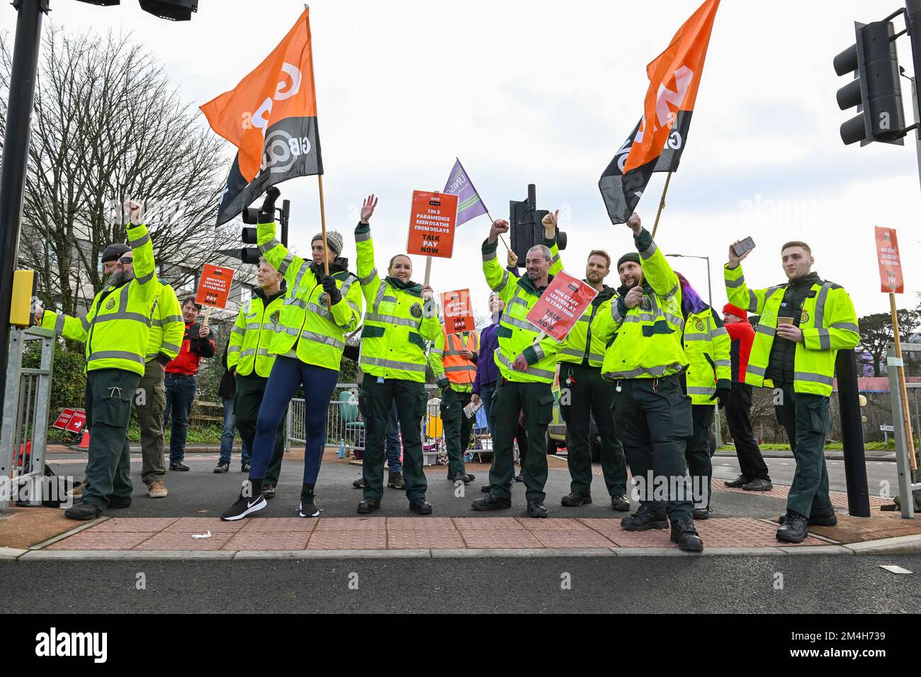 Plymouth, Devon, UK. 21st December 2022. GMB Union NHS Ambulance ...