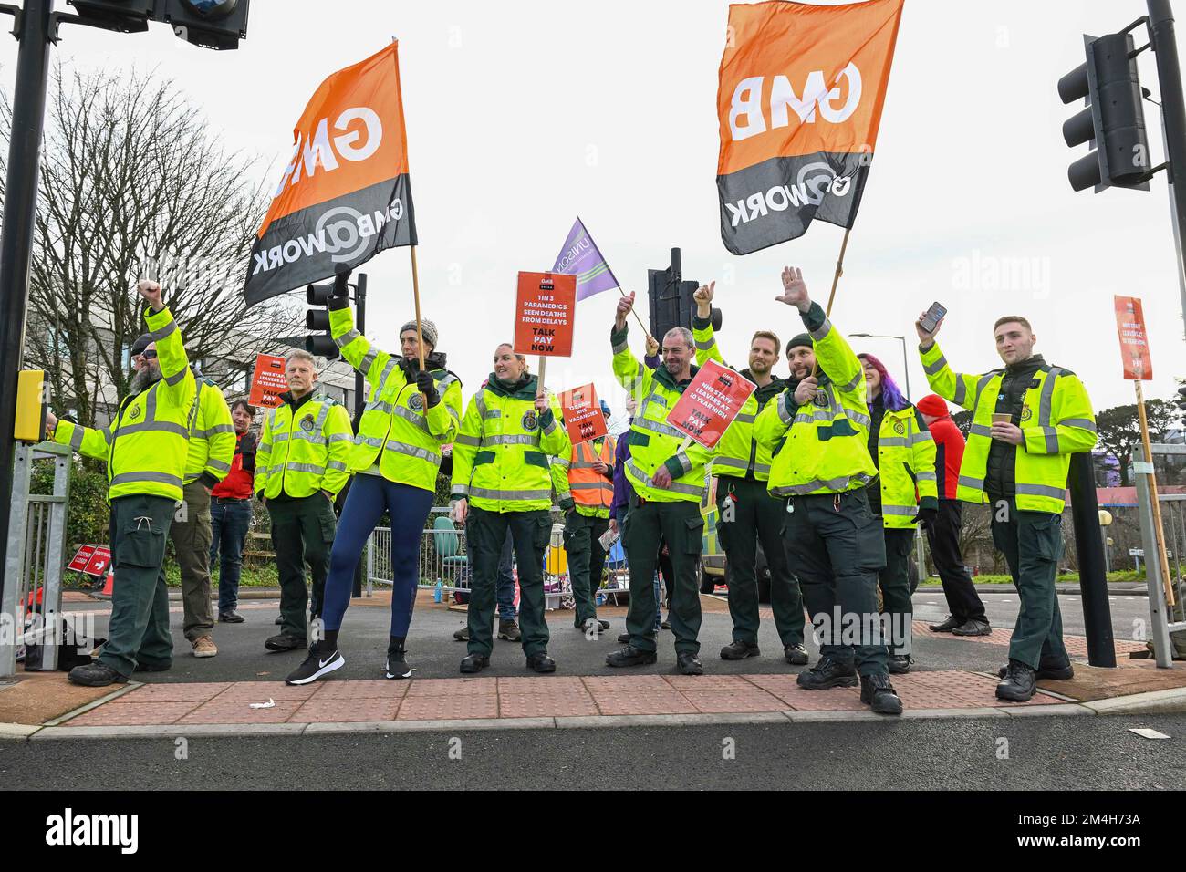 Plymouth, Devon, UK. 21st December 2022. GMB Union NHS Ambulance ...