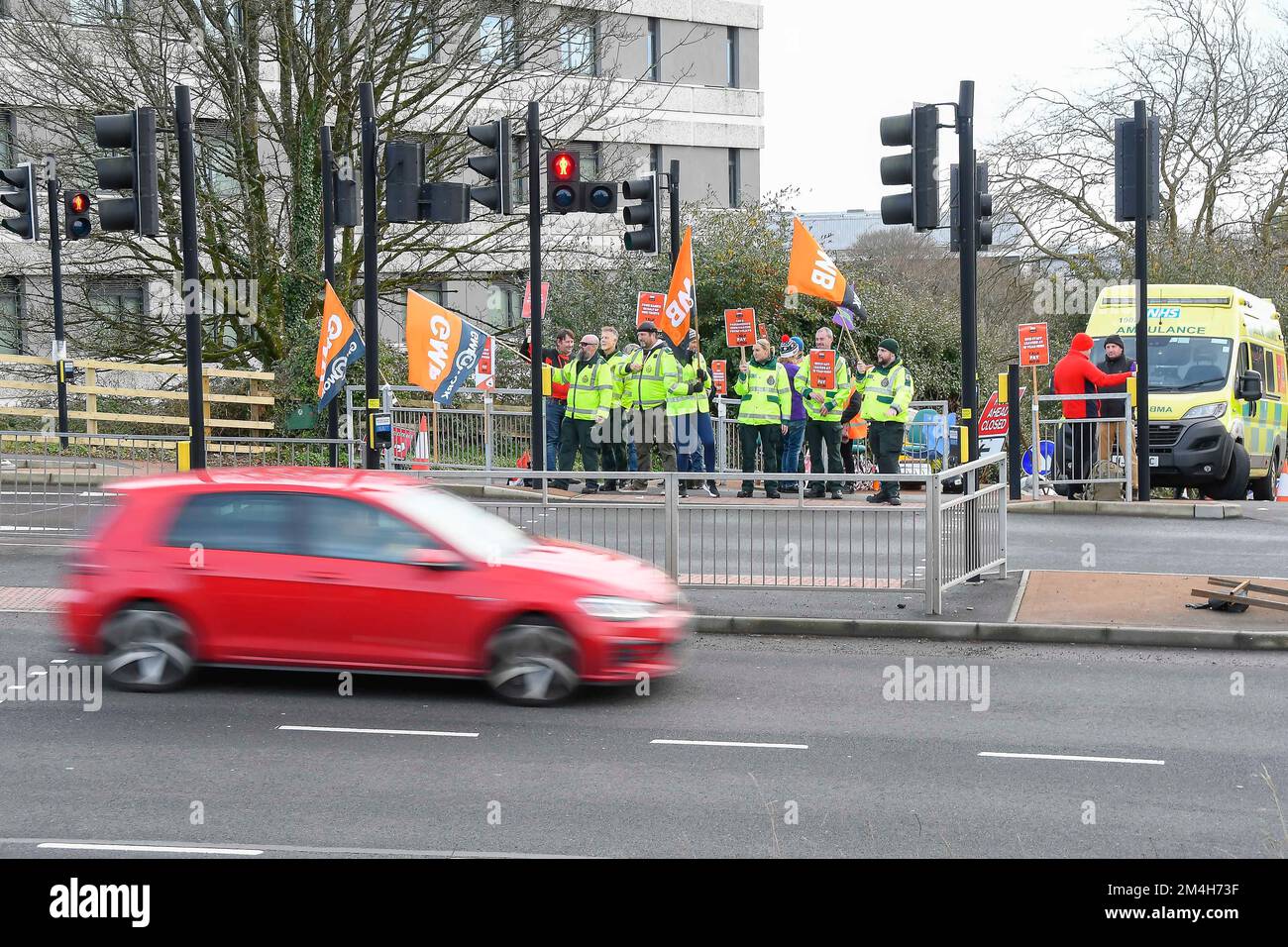 Plymouth, Devon, UK. 21st December 2022. GMB Union NHS Ambulance ...