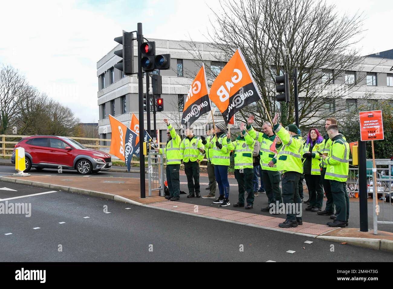Plymouth, Devon, UK. 21st December 2022. GMB Union NHS Ambulance ...