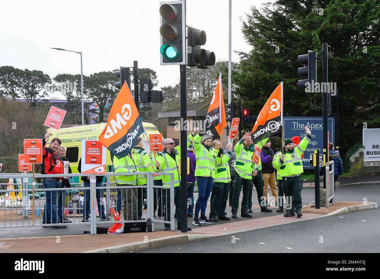 Plymouth, Devon, UK. 21st December 2022. GMB Union NHS Ambulance ...