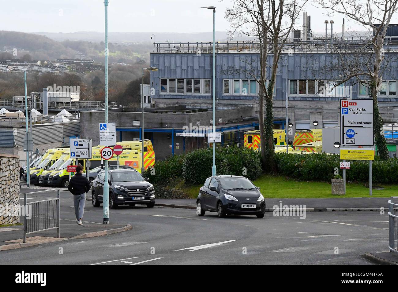 Plymouth, Devon, UK. 21st December 2022. NHS Ambulances parked outside ...