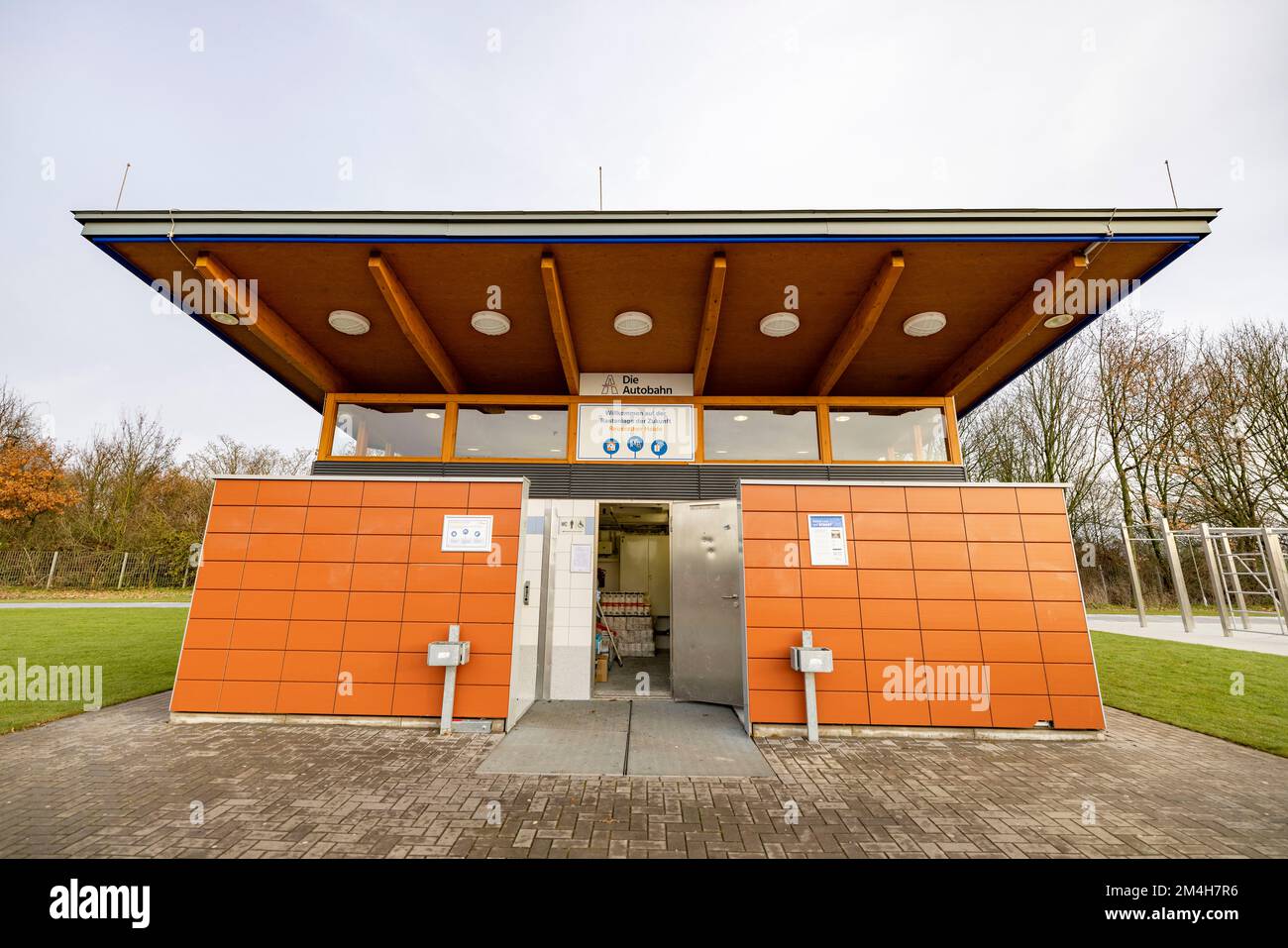 Leverkusen, Germany. 21st Dec, 2022. A sanitary building at the ...