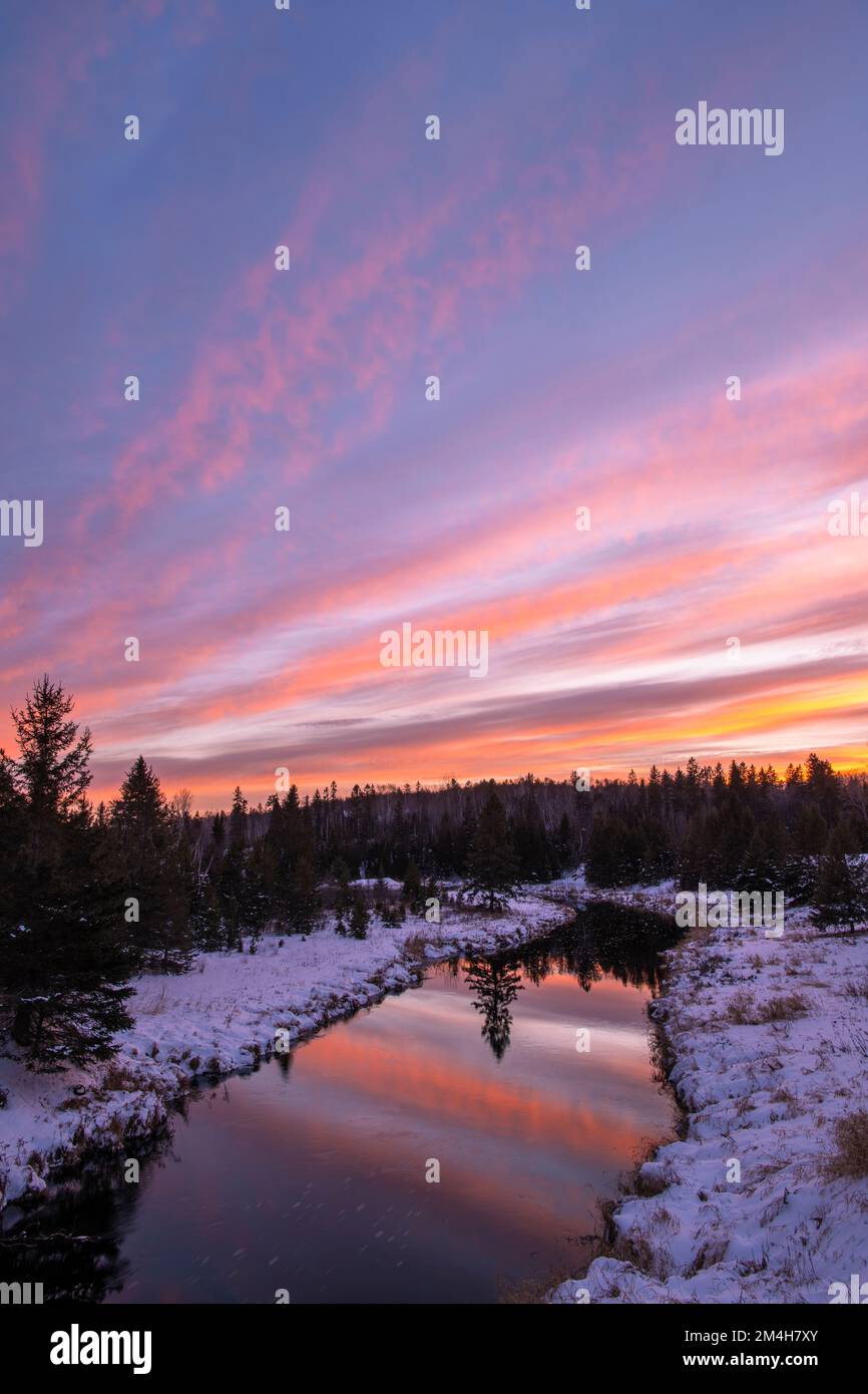 Ontario water sunset hi-res stock photography and images - Alamy