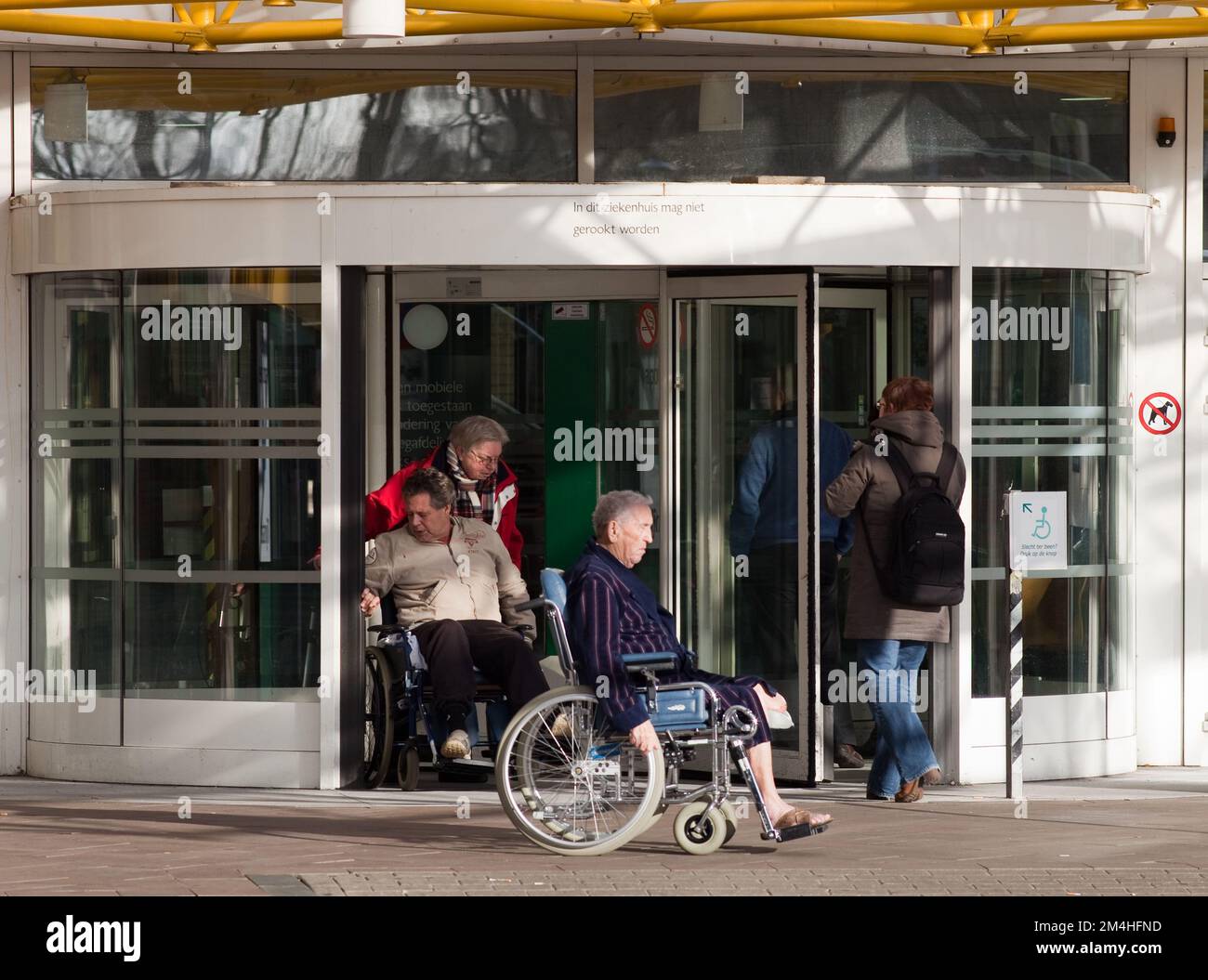 Revolving door hospital hi-res stock photography and images - Alamy