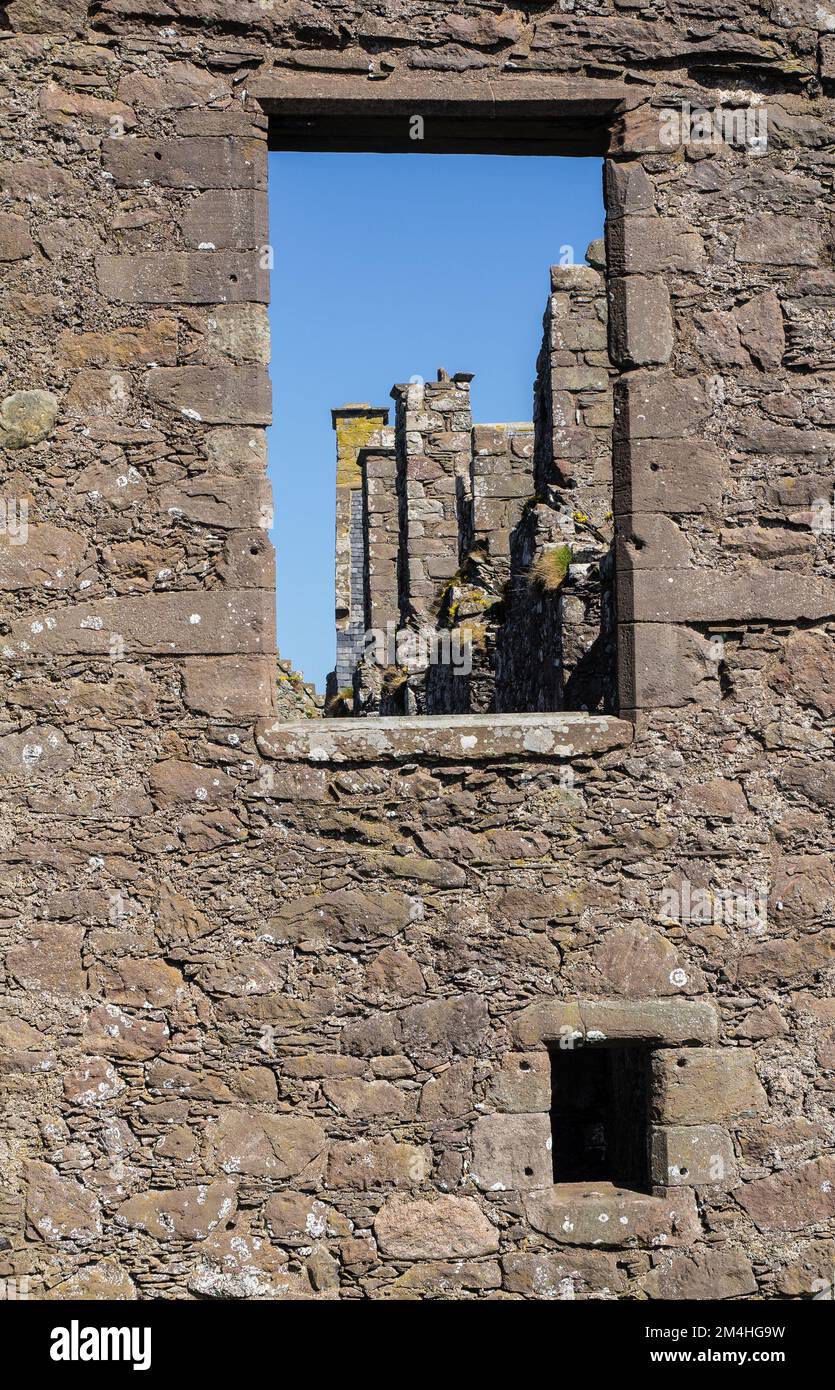 Dunnottar castle interior hi-res stock photography and images - Alamy
