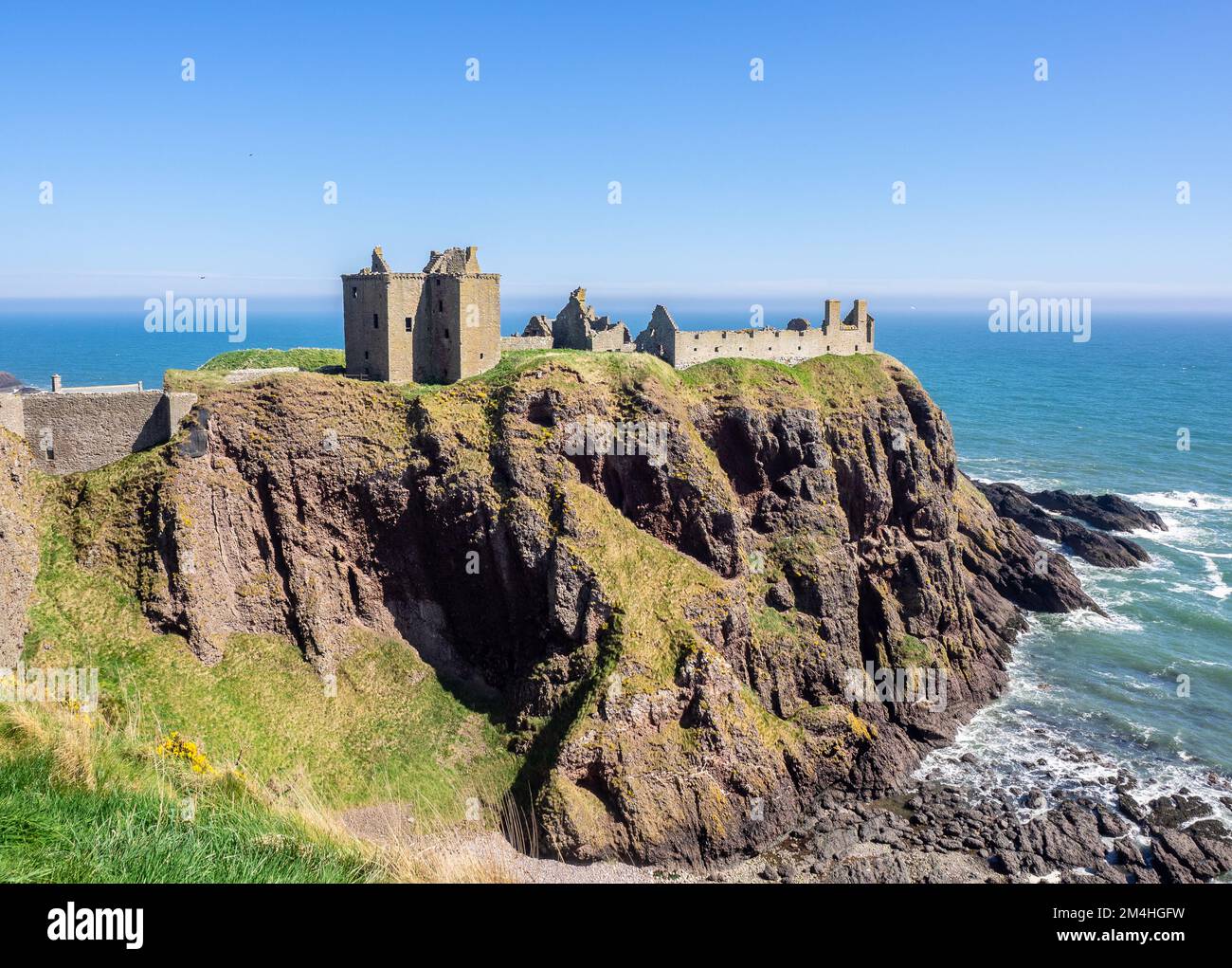 dunnottar castle viewa Stock Photo - Alamy