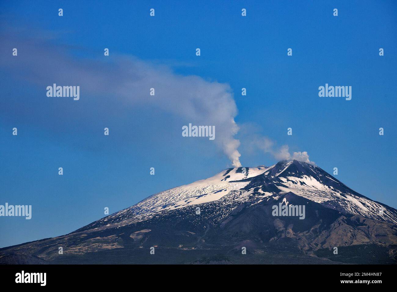 Ct, Italy. 21st Dec, 2022. Catania, The eruption of Etna intensifies ...