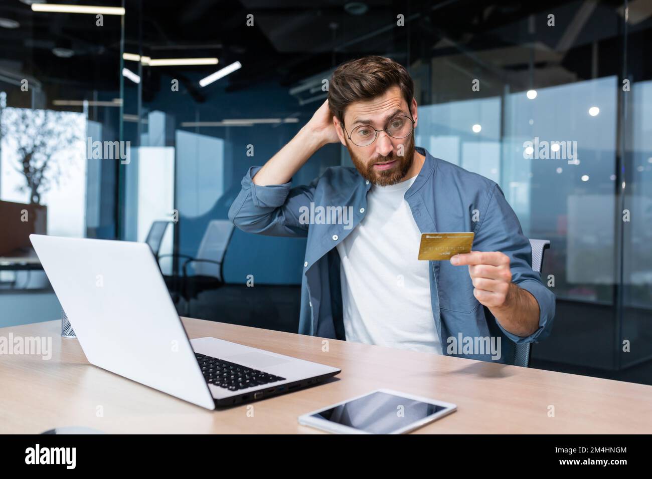 Annoyed man hi-res stock photography and images - Alamy