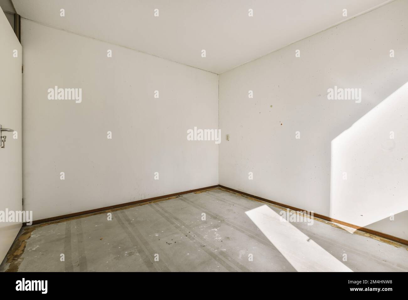 an empty room with white walls and wood flooring on the right side ...