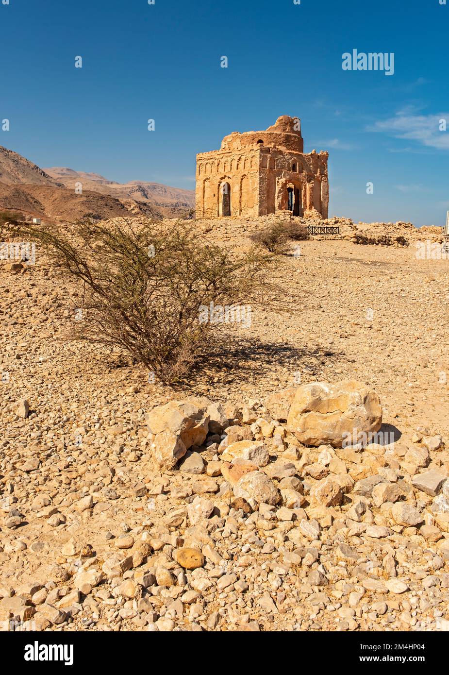 Bibi Maryam Mausoleum, Ancient City of Qalhat, Oman Stock Photo - Alamy