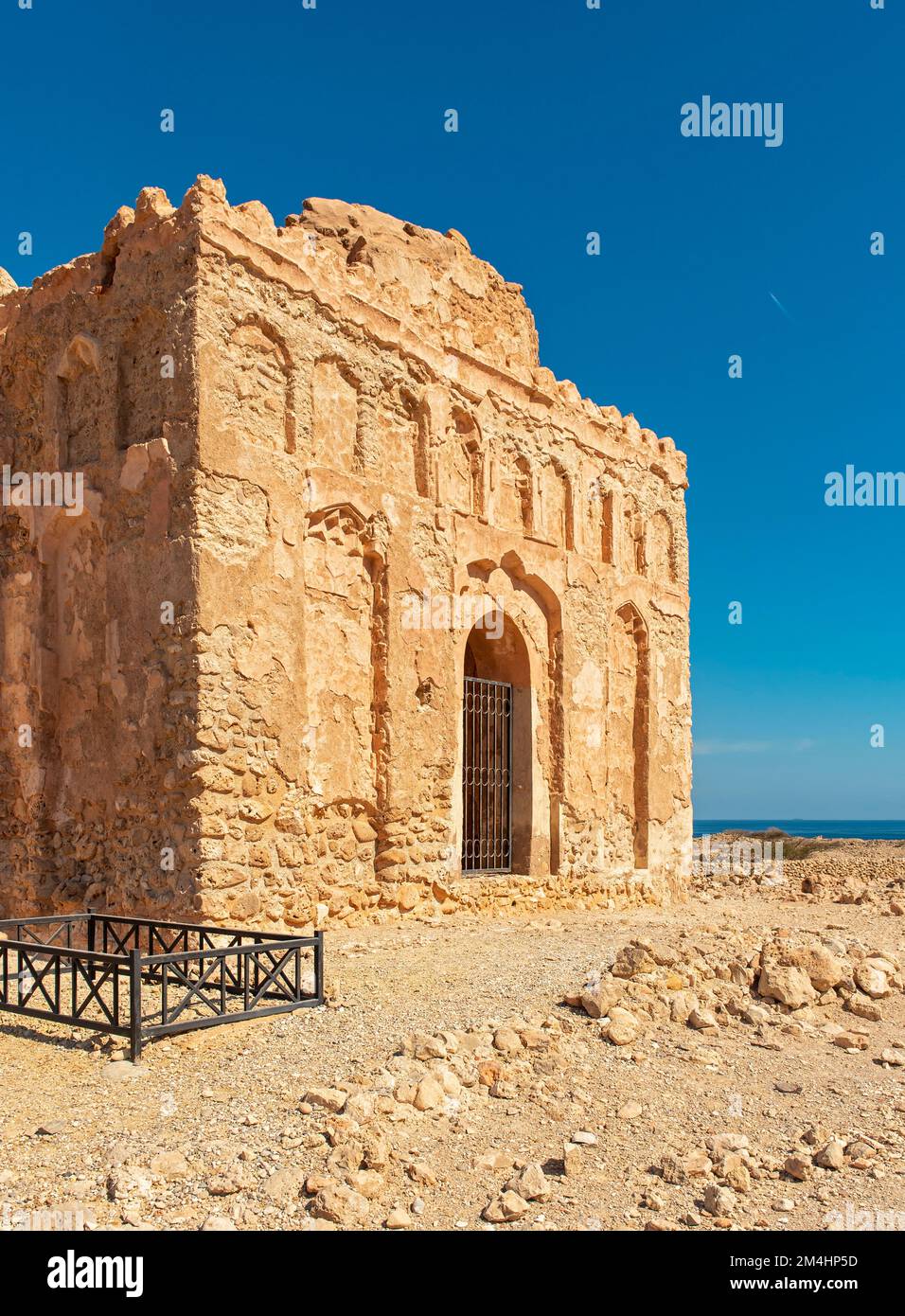 Bibi Maryam Mausoleum, Ancient City of Qalhat, Oman Stock Photo - Alamy