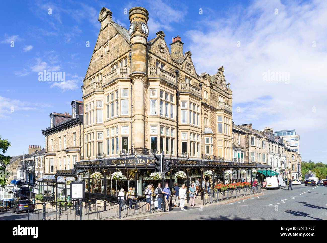 English town centre harrogate hi-res stock photography and images - Alamy