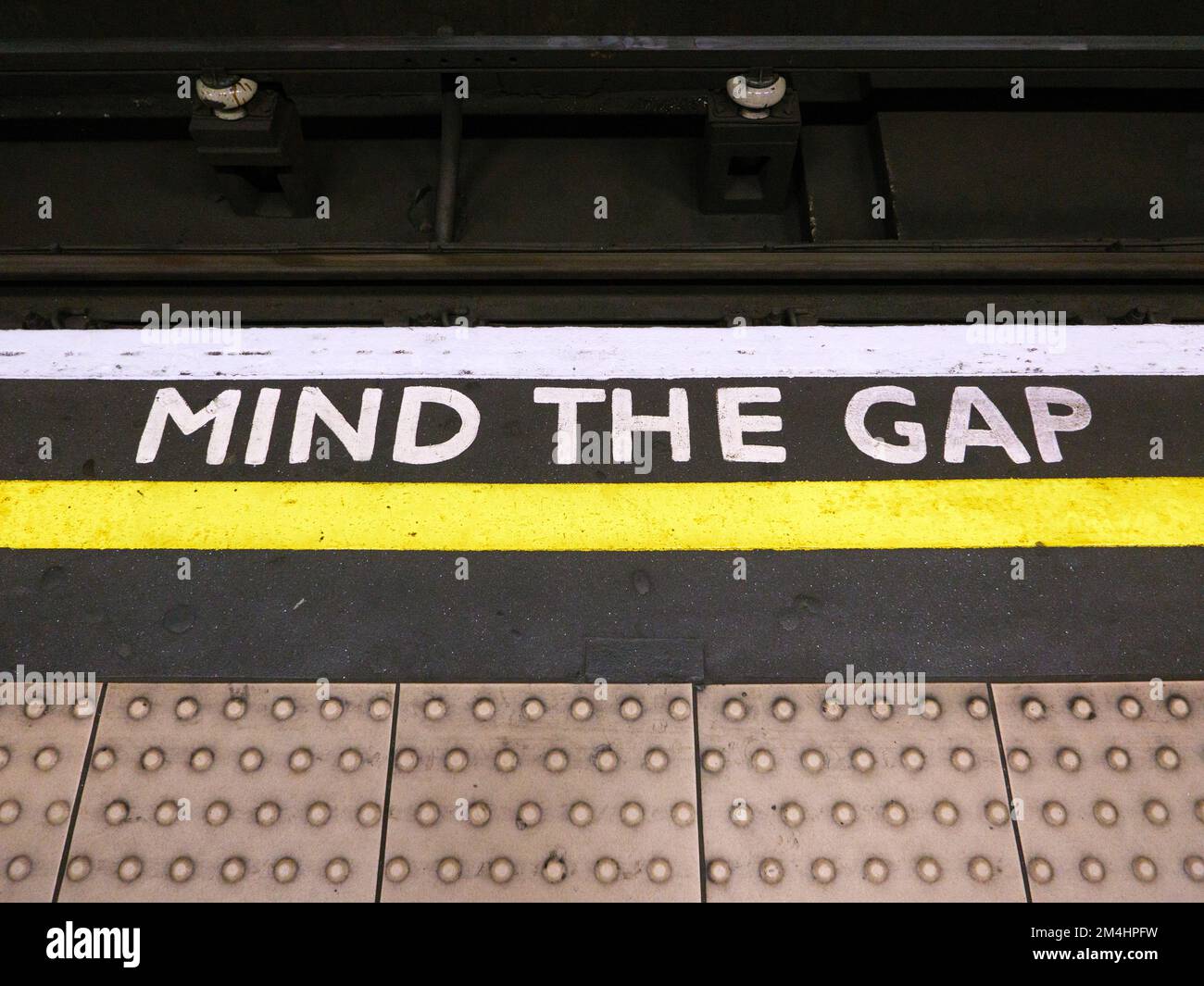 Mind the gap sign in London Underground Stock Photo - Alamy