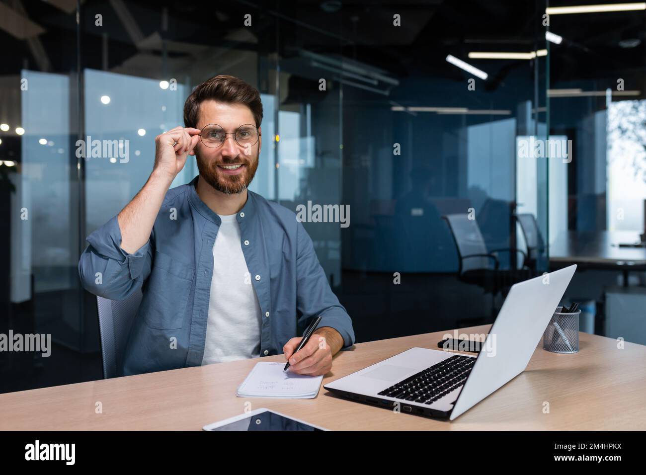 Portrait invoice hi-res stock photography and images - Alamy