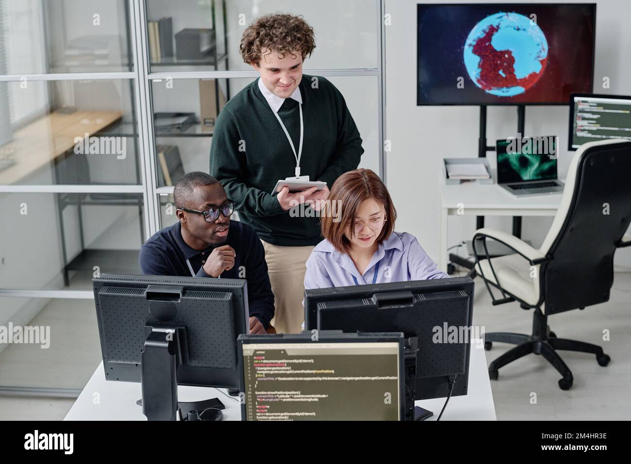 Group of african developers hi-res stock photography and images - Alamy