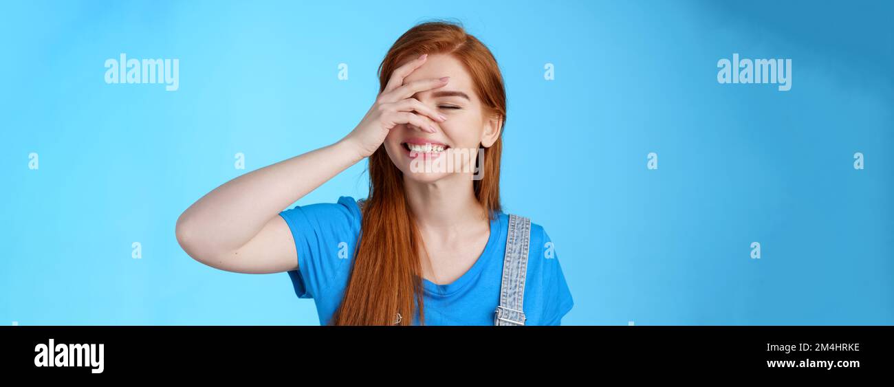 Close-up cheerful enthusiastic european woman laughing carefree, enjoy ...