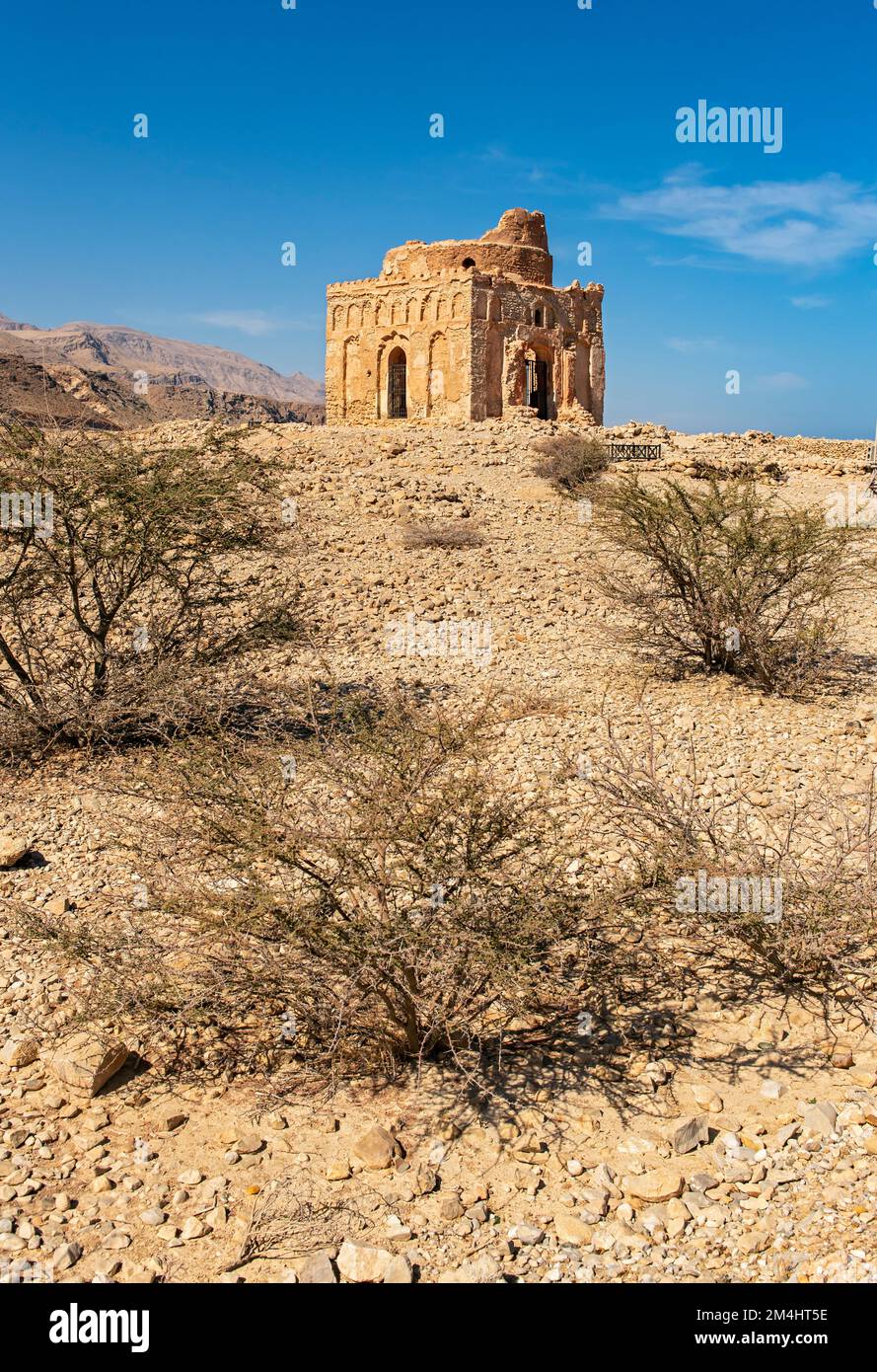 Bibi Maryam Mausoleum, Ancient City of Qalhat, Oman Stock Photo - Alamy