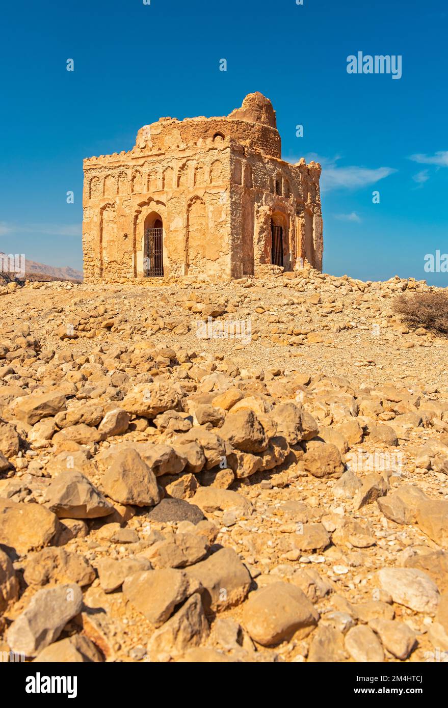 Bibi Maryam Mausoleum, Ancient City of Qalhat, Oman Stock Photo - Alamy