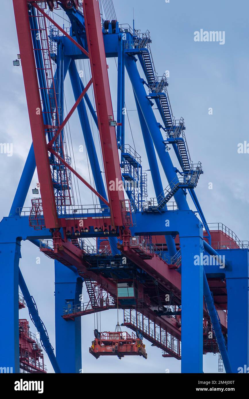 Loading crane hi-res stock photography and images - Alamy