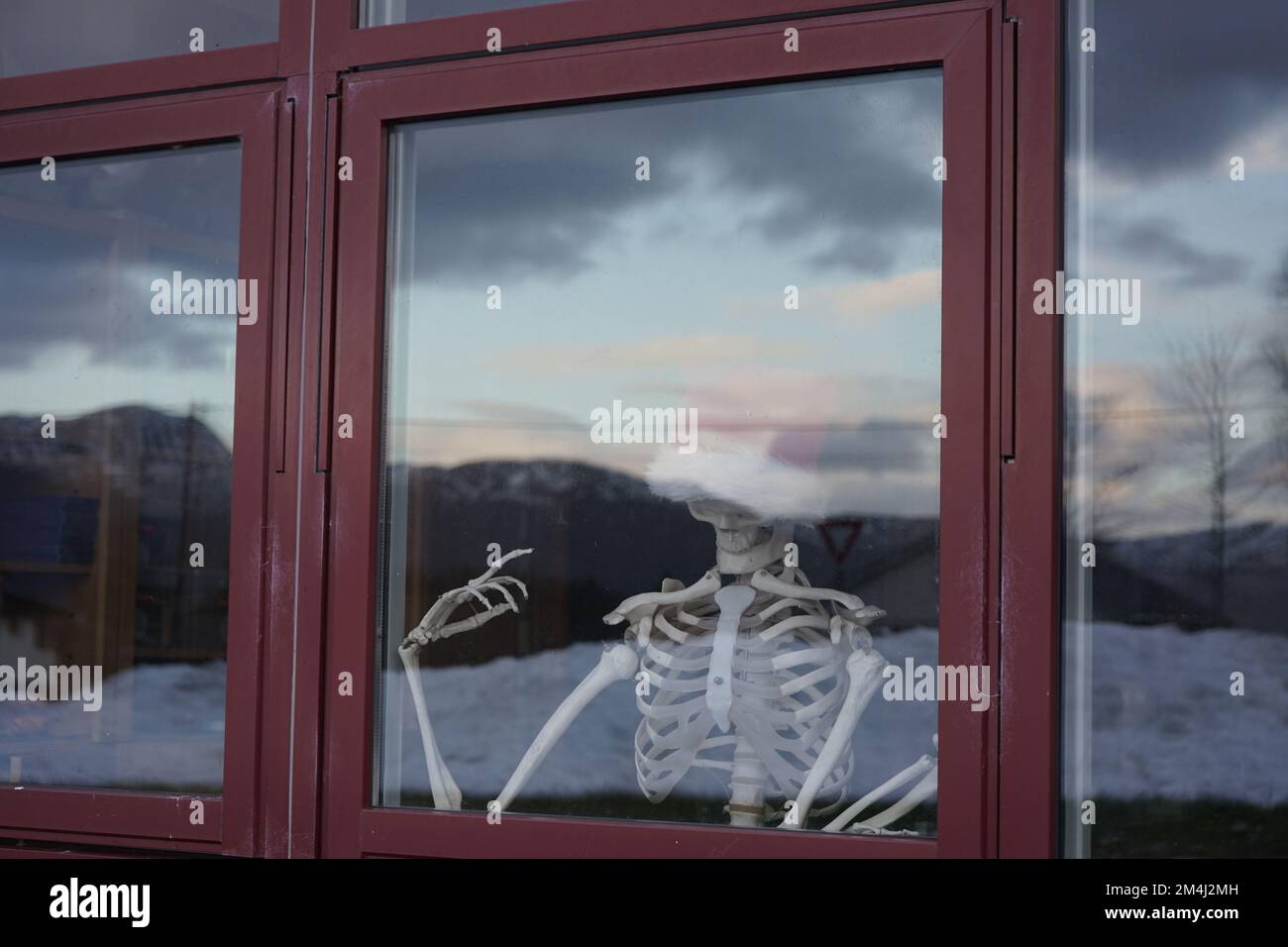 A skeleton in waiting hi-res stock photography and images - Alamy