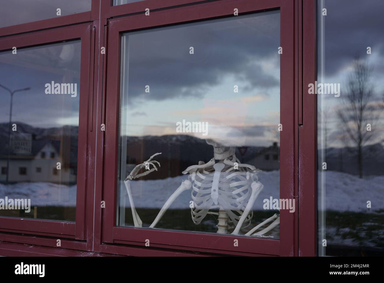 A skeleton in waiting hi-res stock photography and images - Alamy