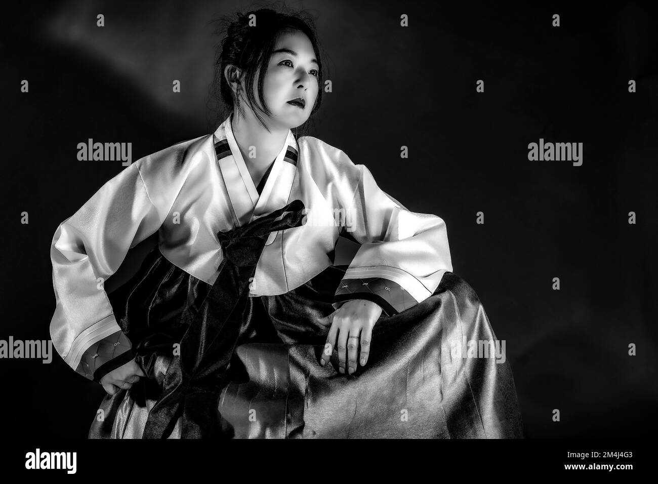 Woman in Korean traditional traditional costume, Korean woman in Hanbok ...