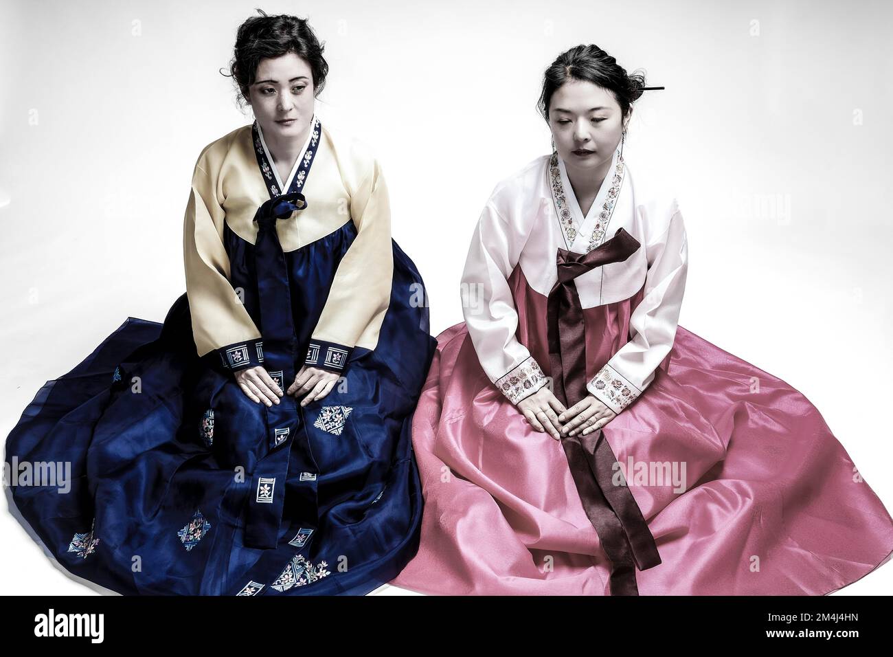 Two seated woman in Korean traditional costume, Korean siblings in ...