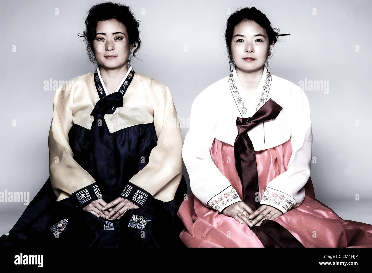 Two seated woman in Korean traditional costume, Korean siblings in ...
