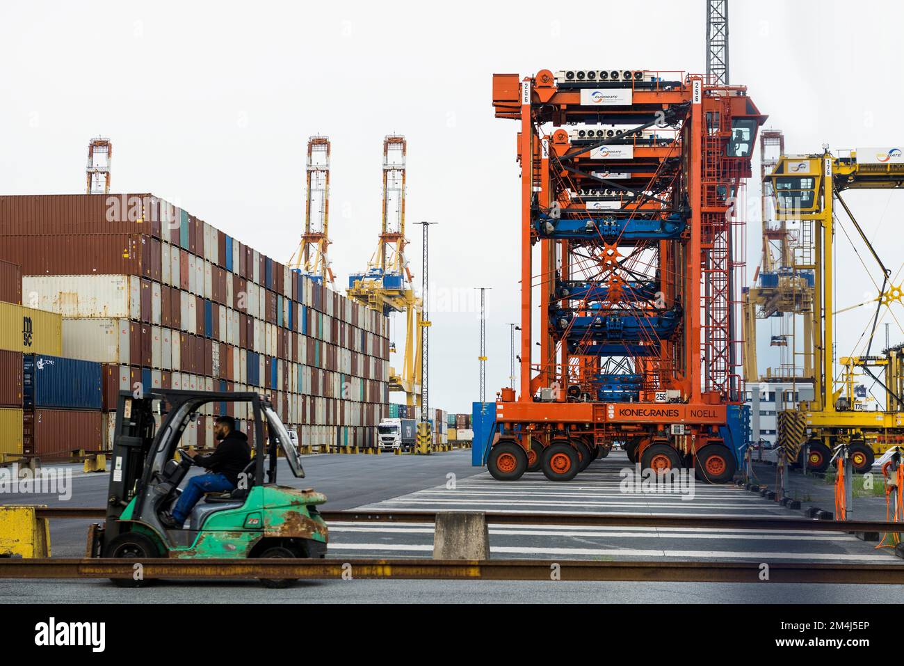 Bremerhaven container port hi-res stock photography and images - Alamy