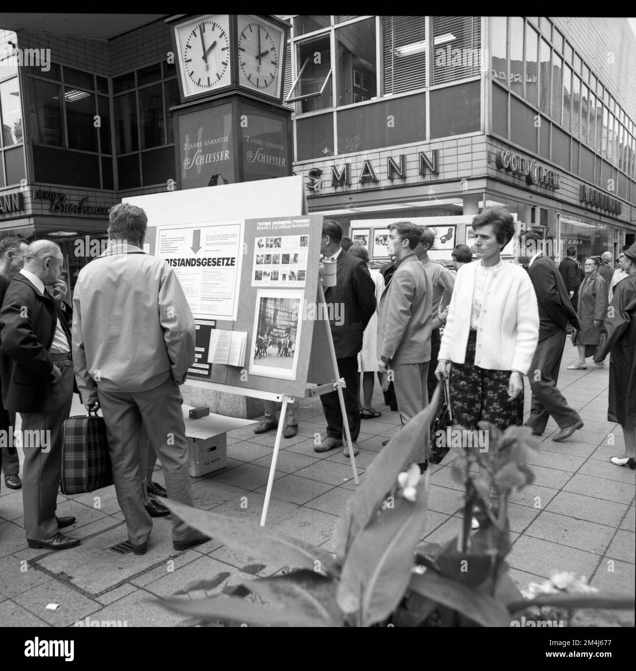 Central organisation of trade unions hi-res stock photography and ...