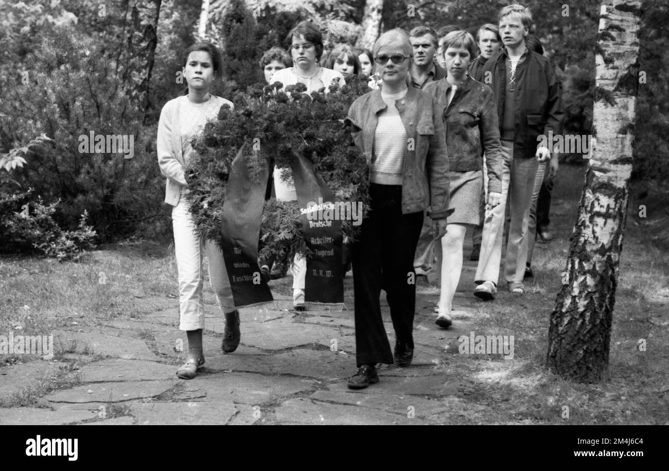 The traditional tribute to the dead Russians, soldiers and victims of ...