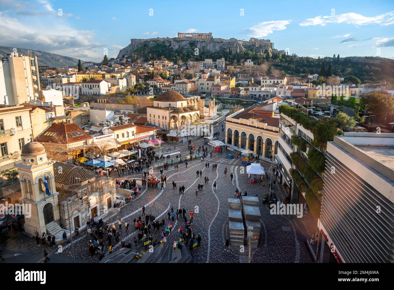 View of the Old Town of Athens, Tzisdarakis Mosque and Acropolis ...