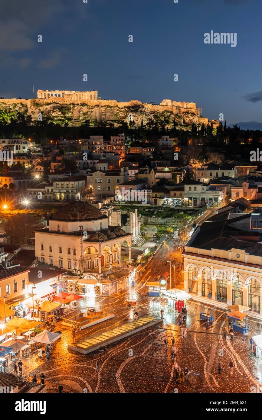 Night shot, view of the old town of Athens, Tzisdarakis Mosque and ...