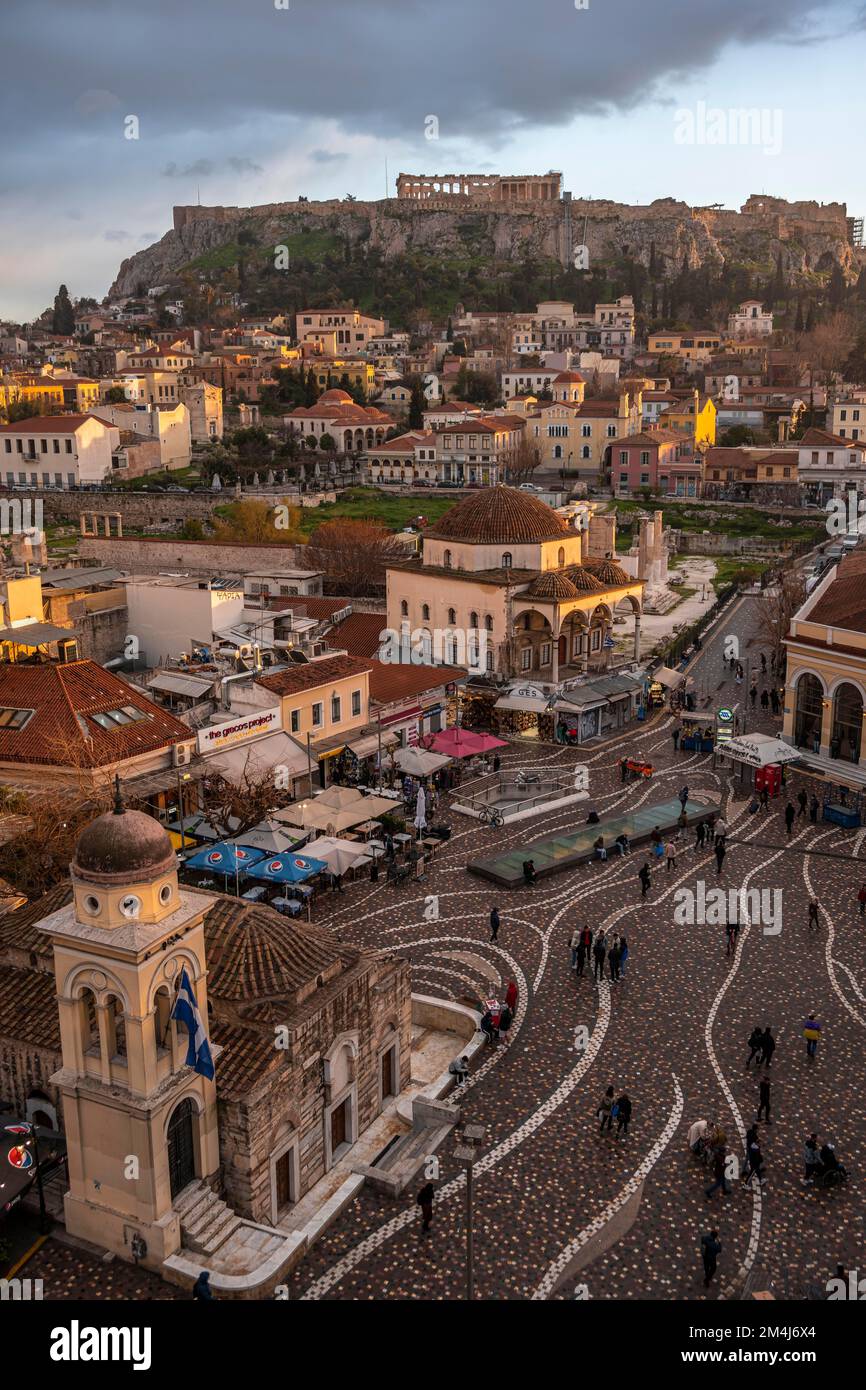 View of the Old Town of Athens, Tzisdarakis Mosque and Acropolis ...