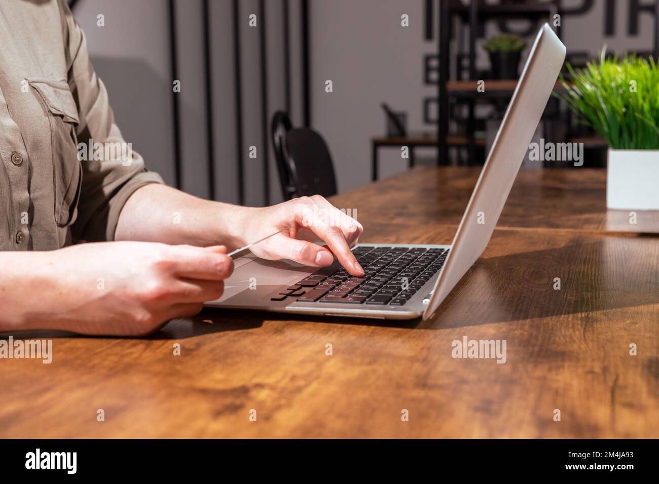Payment through debit card hi-res stock photography and images - Alamy