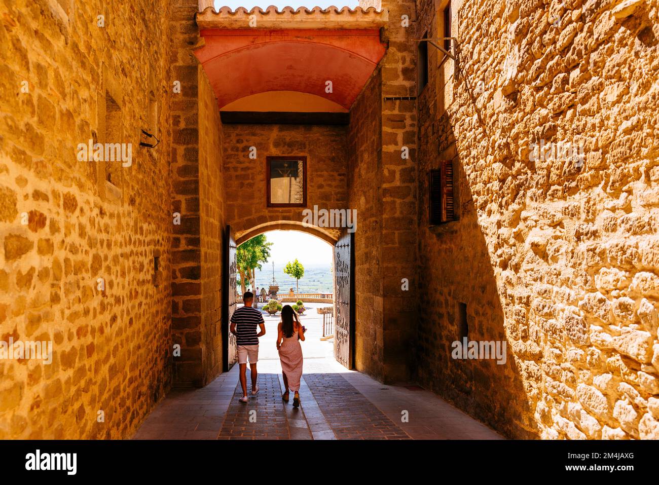 Páganos Gate, one of the entrances to the walled town. Laguardia, Álava ...