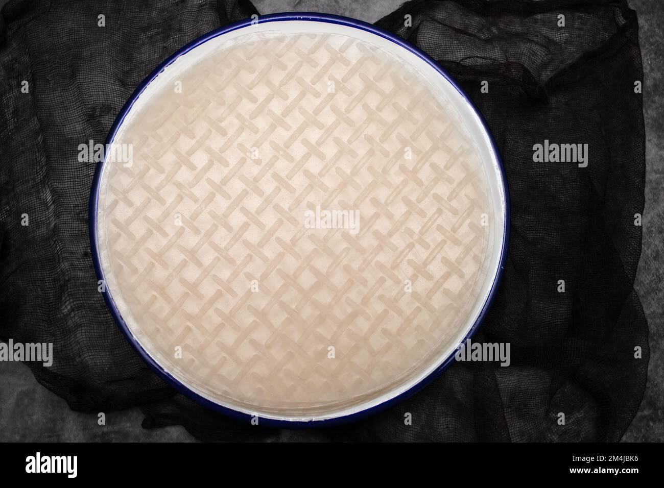 Fresh dry round rice paper for spring rolls Stock Photo - Alamy