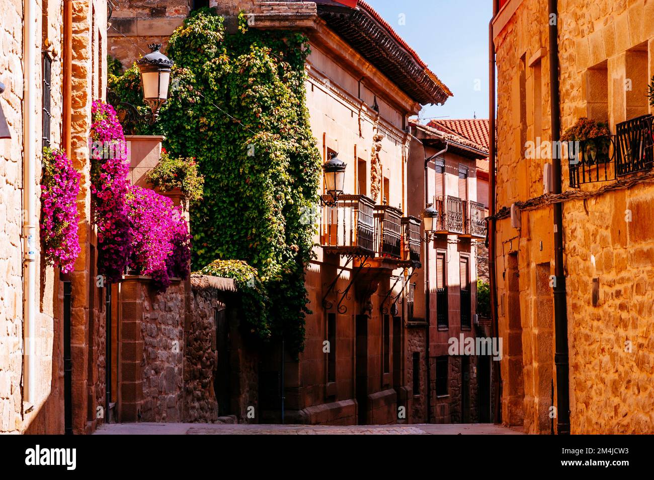 Traditional basque architecture hi-res stock photography and images - Alamy