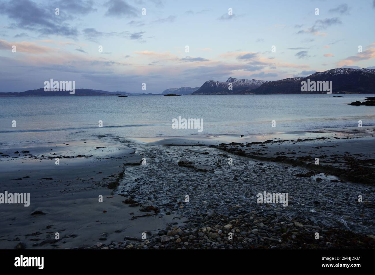 Frozen network hi-res stock photography and images - Alamy