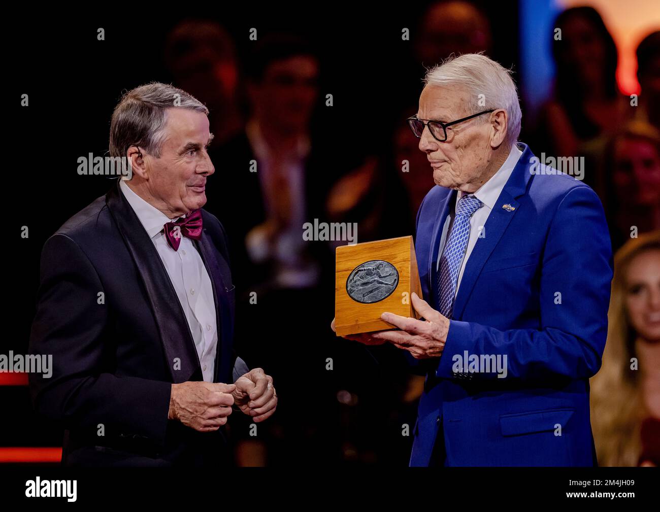 AMSTERDAM - 21/12/2022, Jan Janssen (r) receives the Fanny Blankers-Koen Carriereprijs from ...