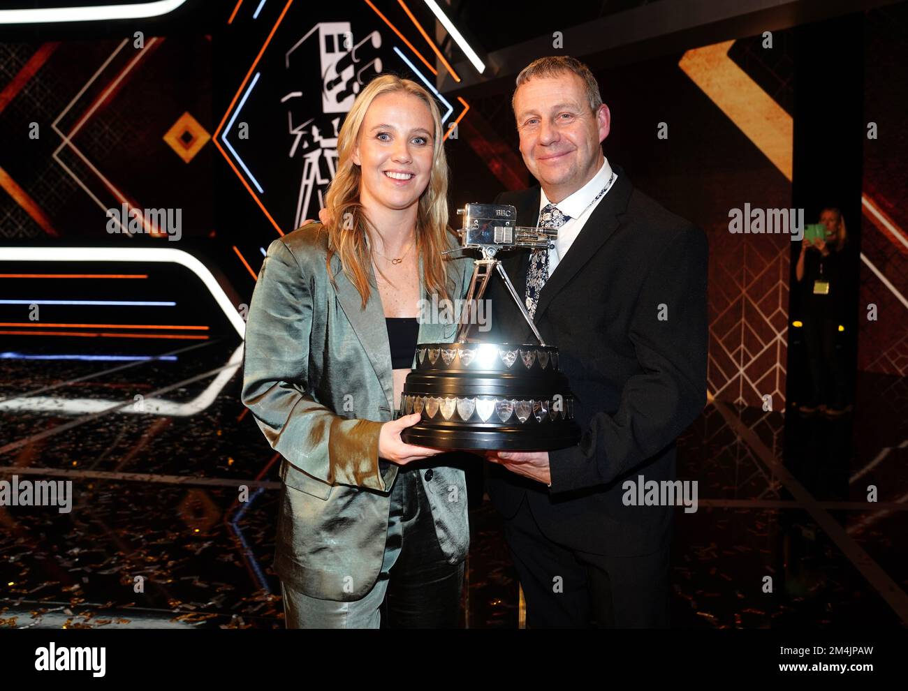 Beth Mead poses with The BBC Sports Personality of the Year Award ...