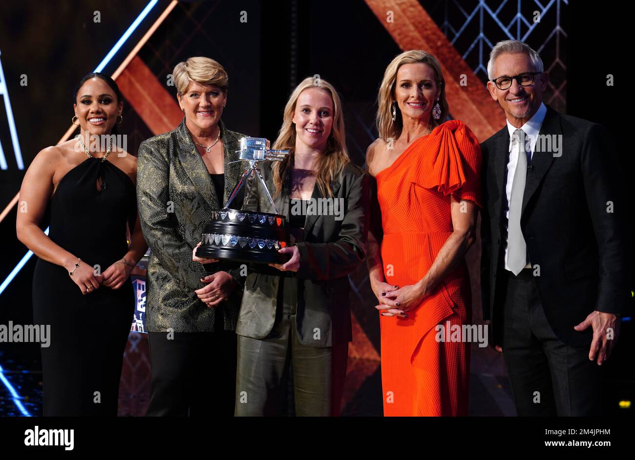 Beth Mead poses with The BBC Sports Personality of the Year Award ...
