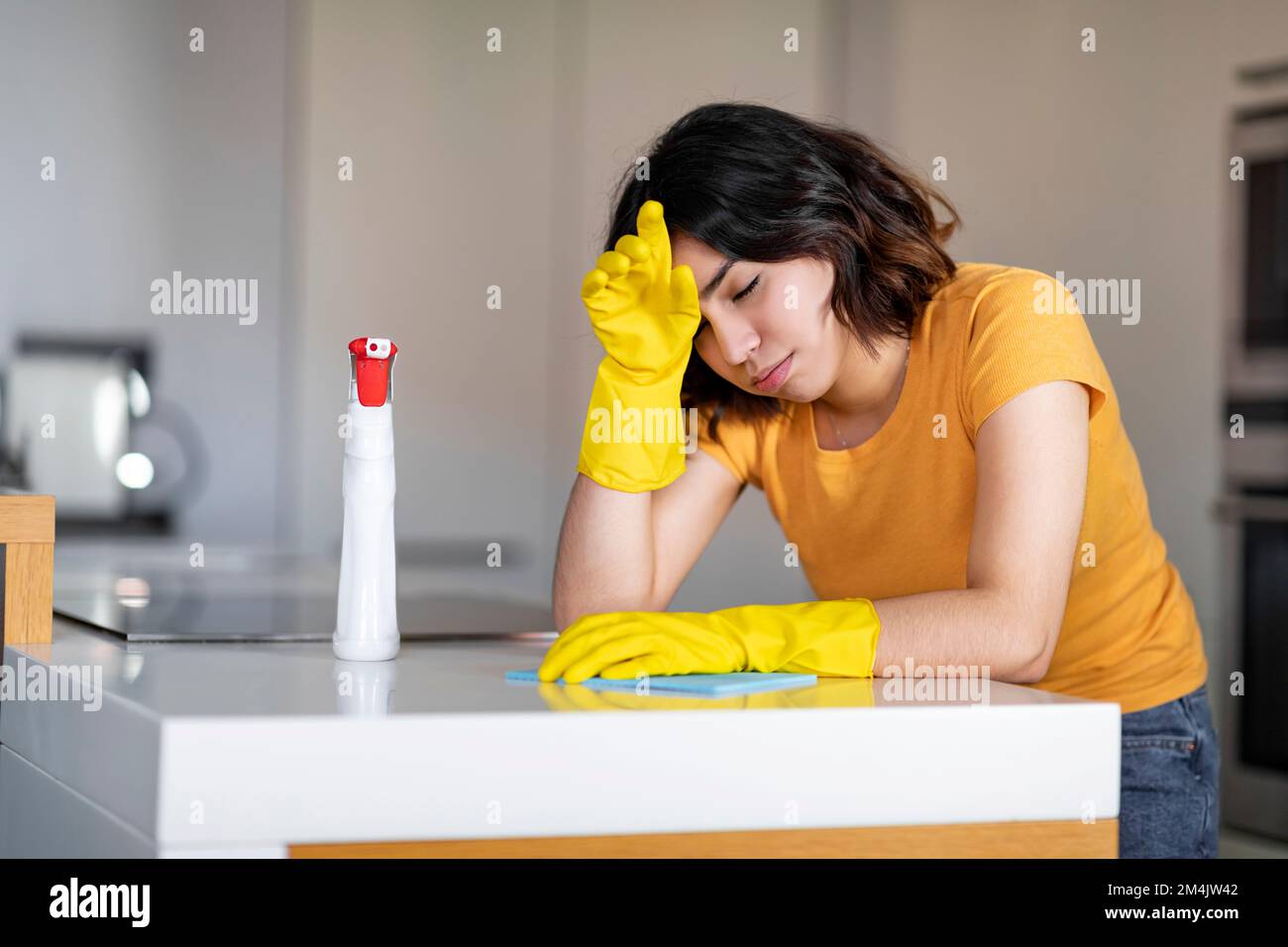 Sad woman counter hi-res stock photography and images - Alamy