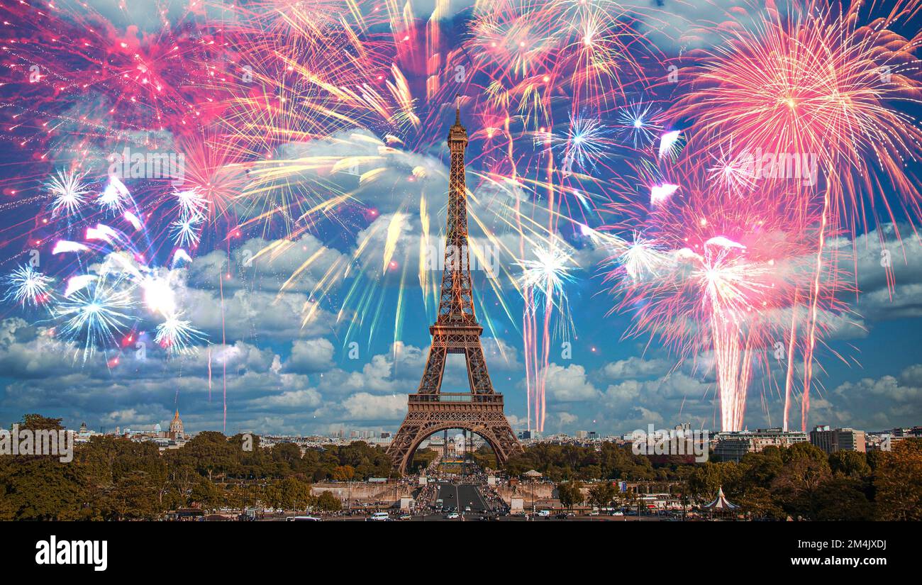 fireworks over the Eiffel tower New Year in Paris Stock Photo - Alamy