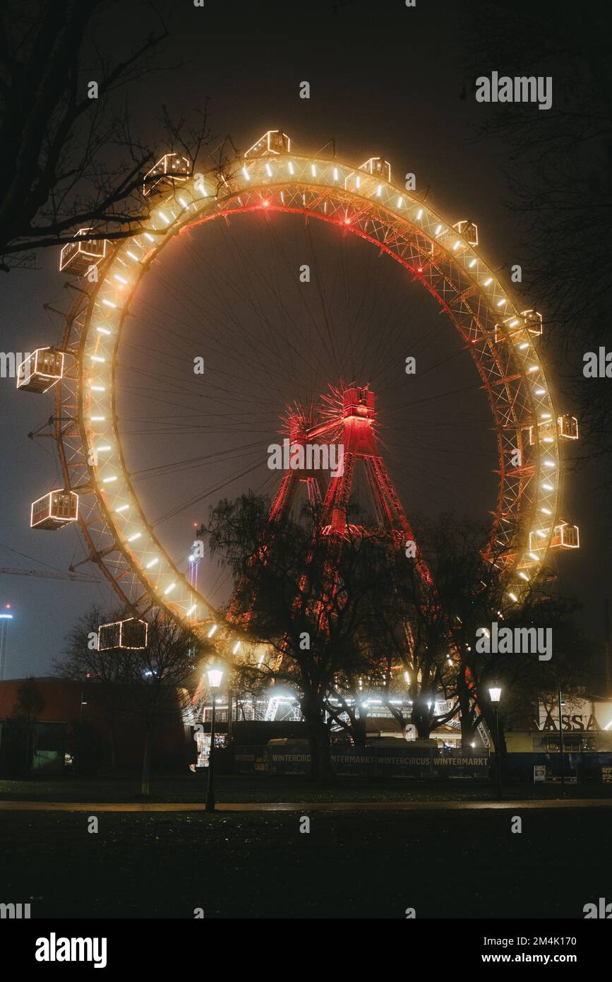Wien, 15.12.2022: Riesenrad Wintermarkt Wiener Prater Stock Photo - Alamy