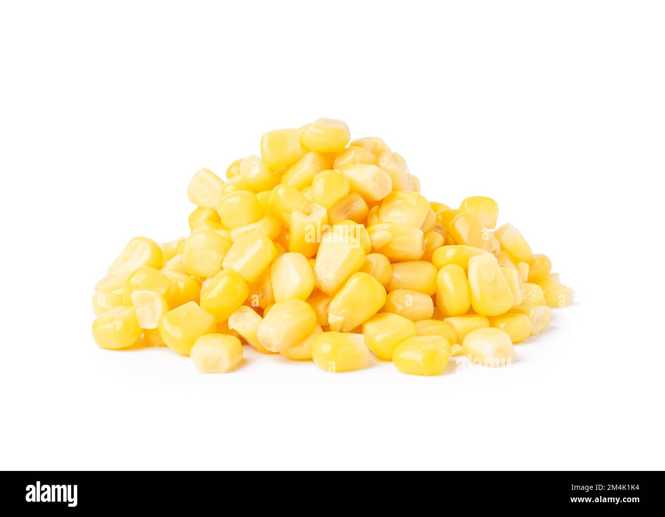Heap of corn kernels isolated on white background Stock Photo - Alamy