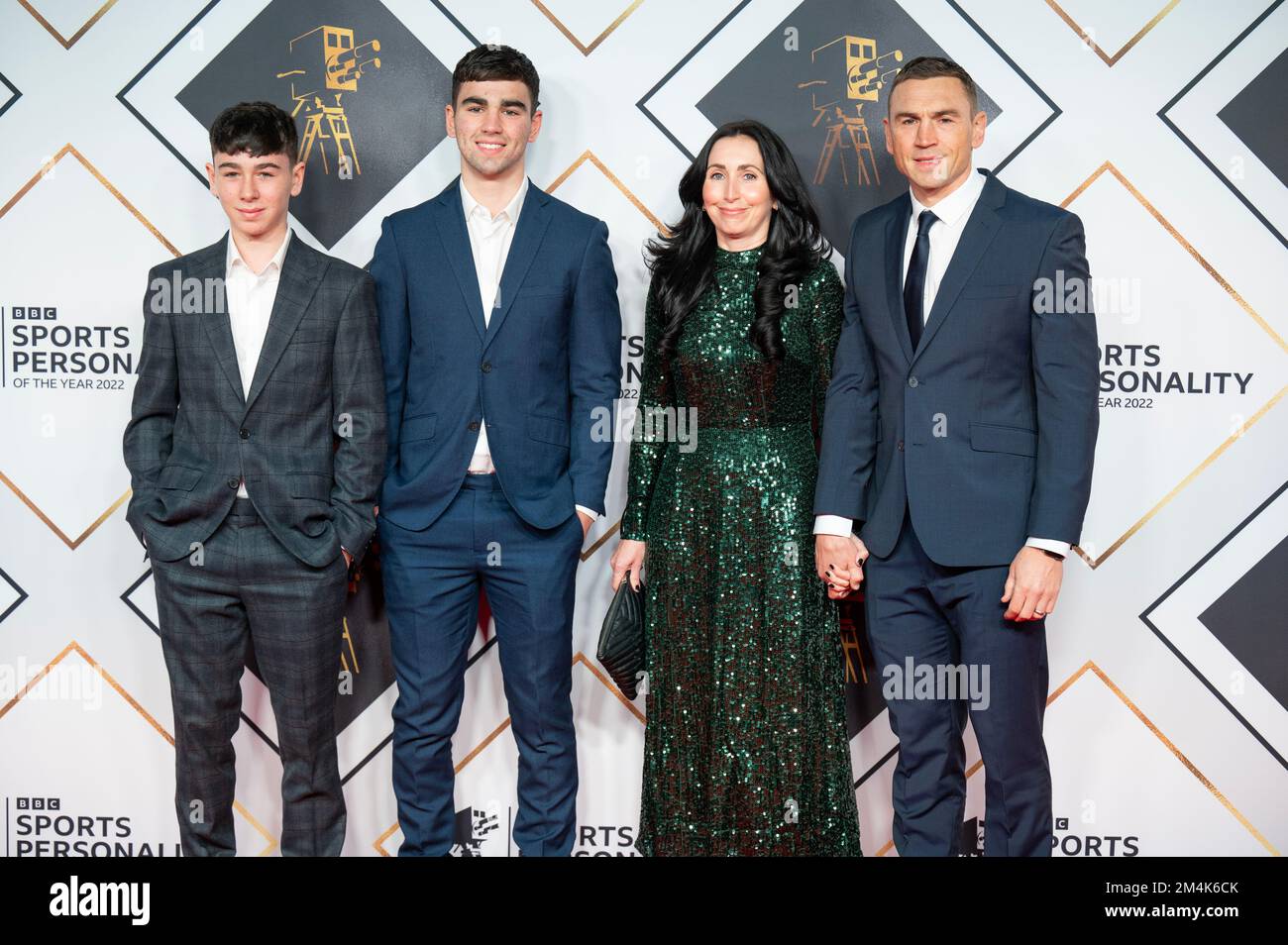 Manchester, UK. 21st December 2022. Kevin Sinfield and family arrive on ...