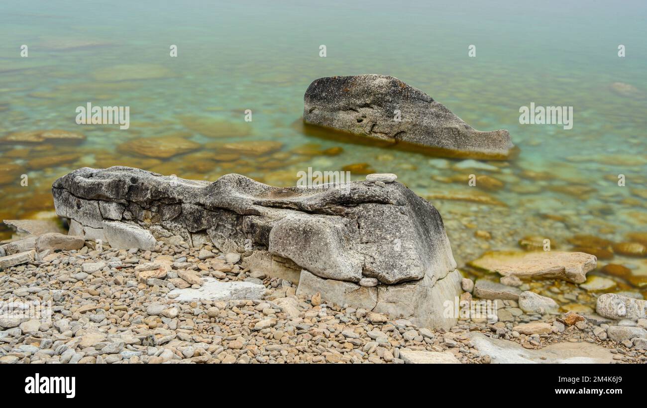 Lake Huron shoreline, submerged rocks at Halfway Log Dump, Bruce ...