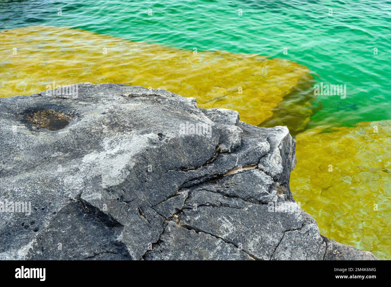 Lake Huron shoreline, submerged rocks at Halfway Log Dump, Bruce ...